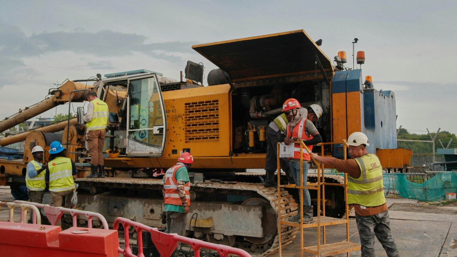 Digger And Operator Hire Rates NZ: Full Cost Breakdown